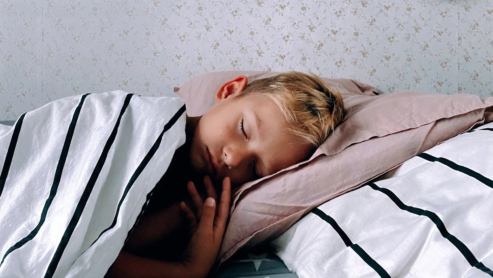 Children's meditations for sleep and relaxation: to dream away